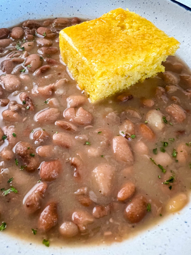Southern Pinto Beans - blackpeoplesrecipes.com