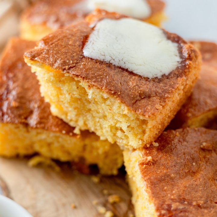Air Fryer Cornbread Recipe (Homemade or Jiffy Mix ...