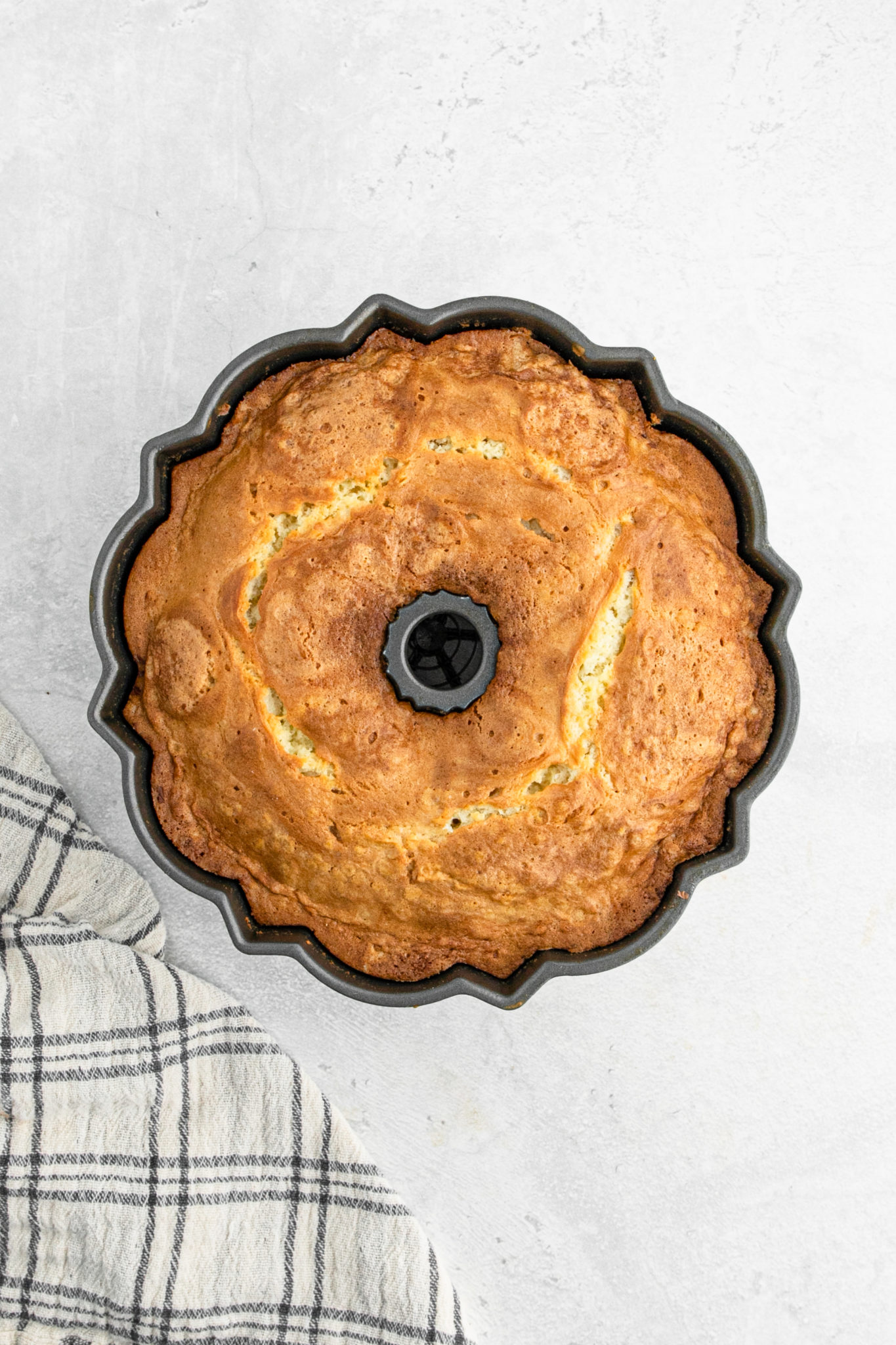 Cold Oven Pound Cake with Almond - blackpeoplesrecipes.com