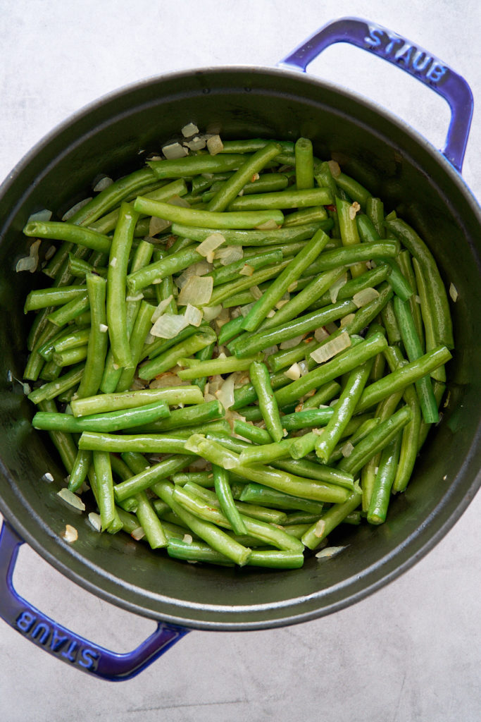 Southern Smothered Green Beans Recipe - blackpeoplesrecipes.com