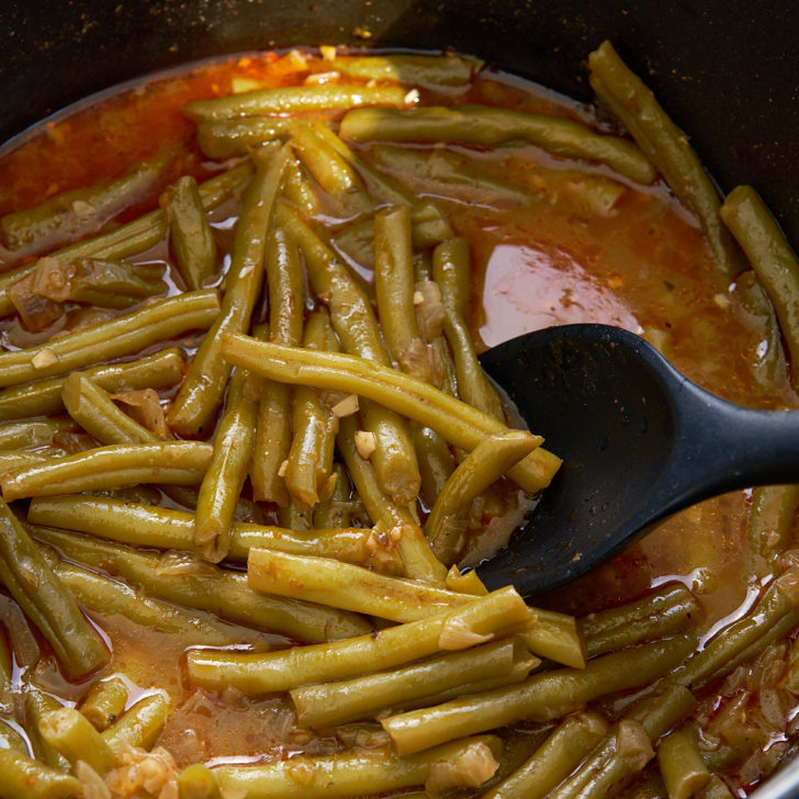 Southern Smothered Green Beans Recipe - blackpeoplesrecipes.com